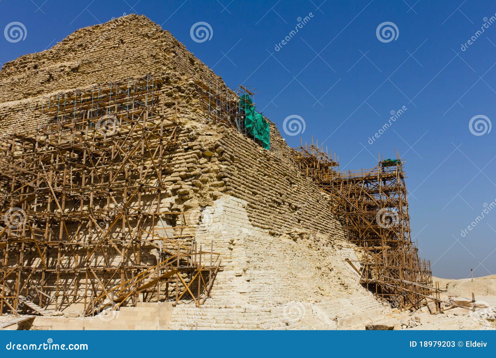 Saqqara Pyramid Scaffolding Stock Image - Image of skyline ...