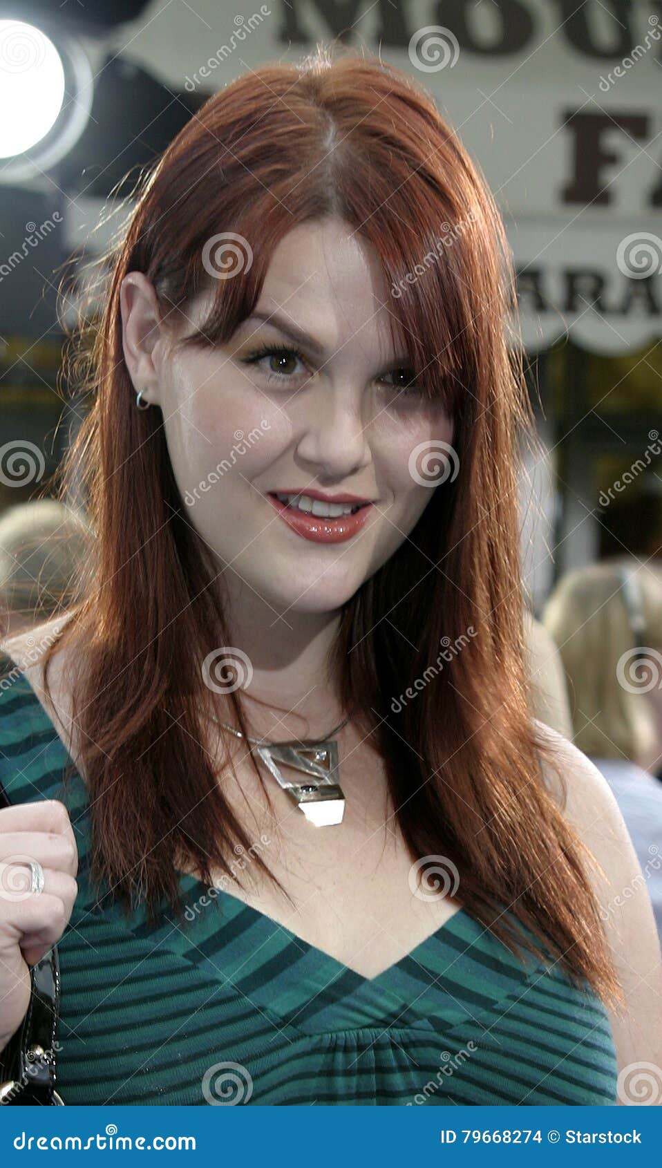 Sara Rue Sara Rue Bei Der Premiere Der Zweiten Staffen Der Netflix