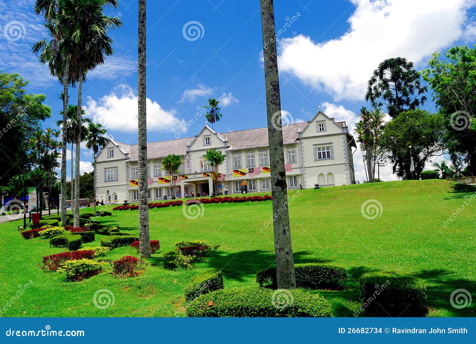 Old Sarawak State Mosque Aka Masjid Lama Pink Mosque With Graveyard ...