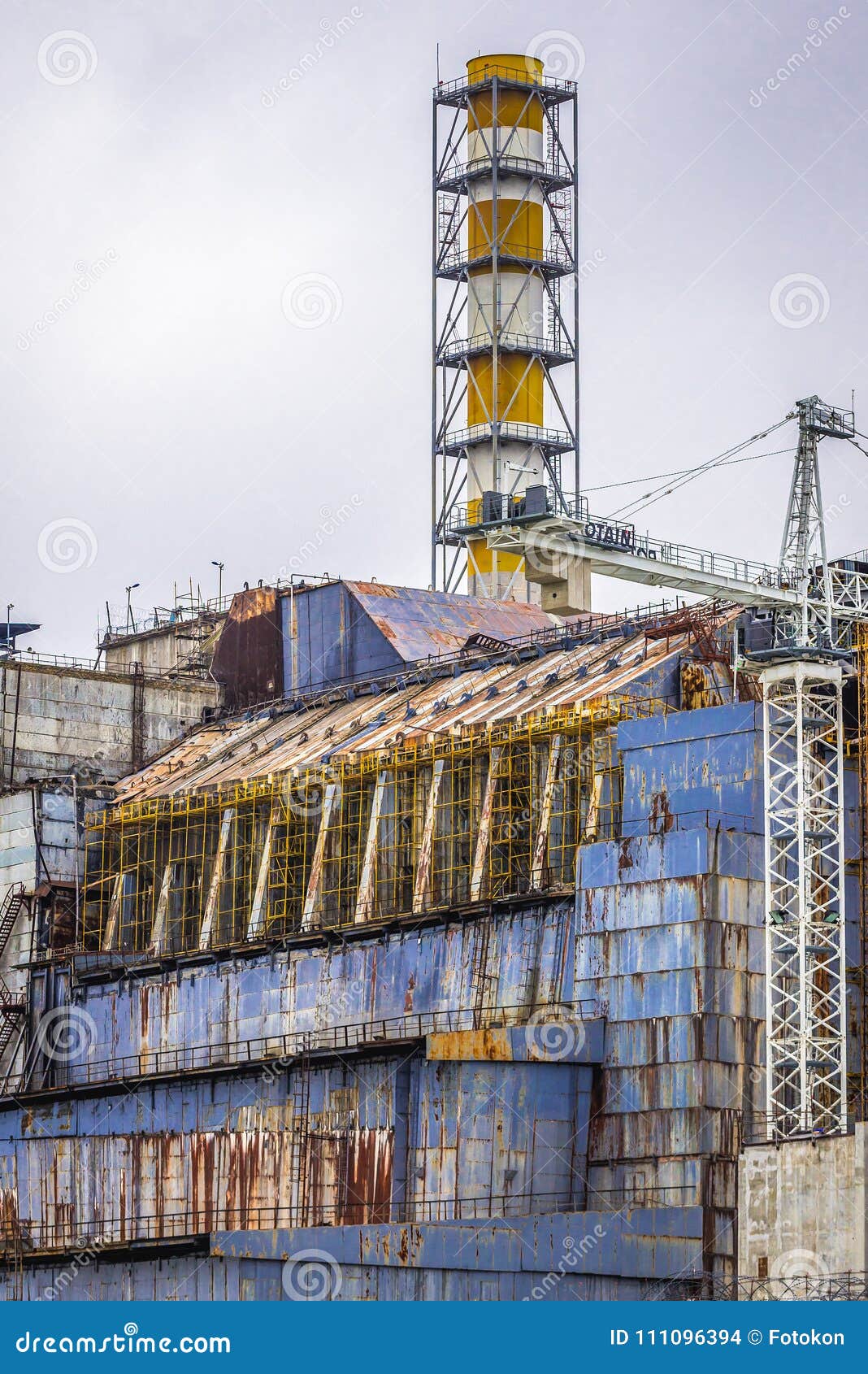 Sarcofaag Van De Reactor Nr 4 Van Tchernobyl Redactionele Stock ...