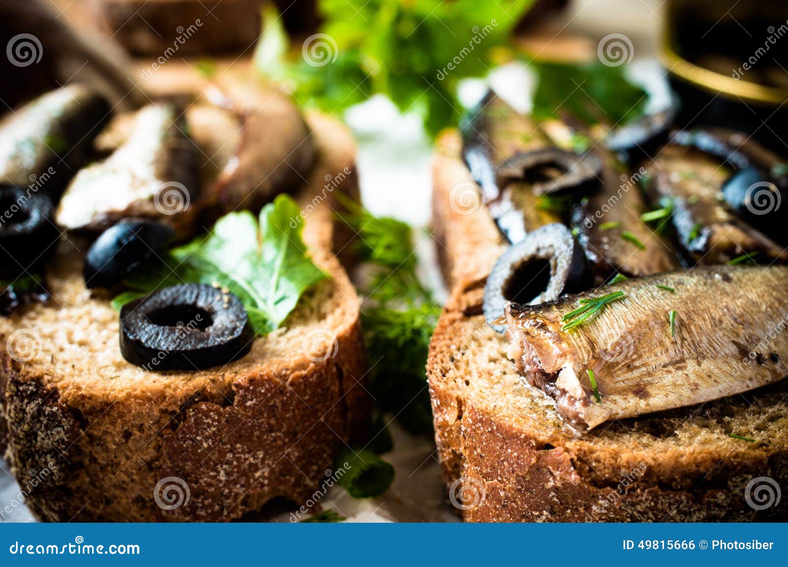 Sardinen, Sprotten stockfoto. Bild von mittagessen, fische - 49815666