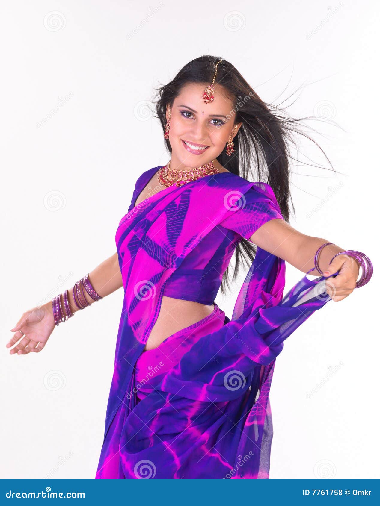 Sari D'Indienne De Fille De Vol Photo stock - Image du ethnique ...