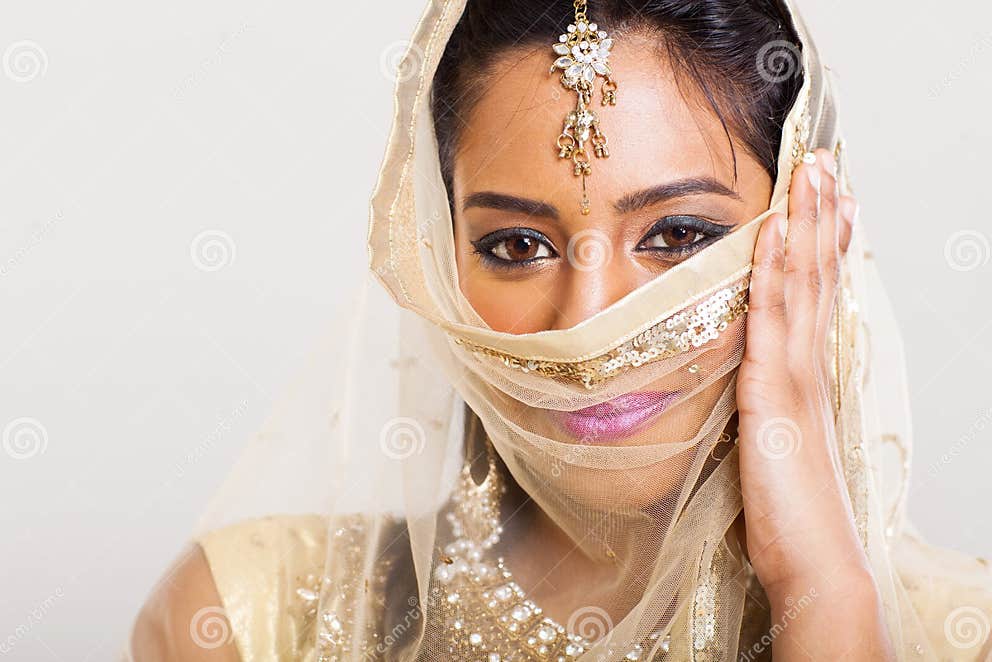 Sari indiani della donna fotografia stock. Immagine di estetica - 32451906