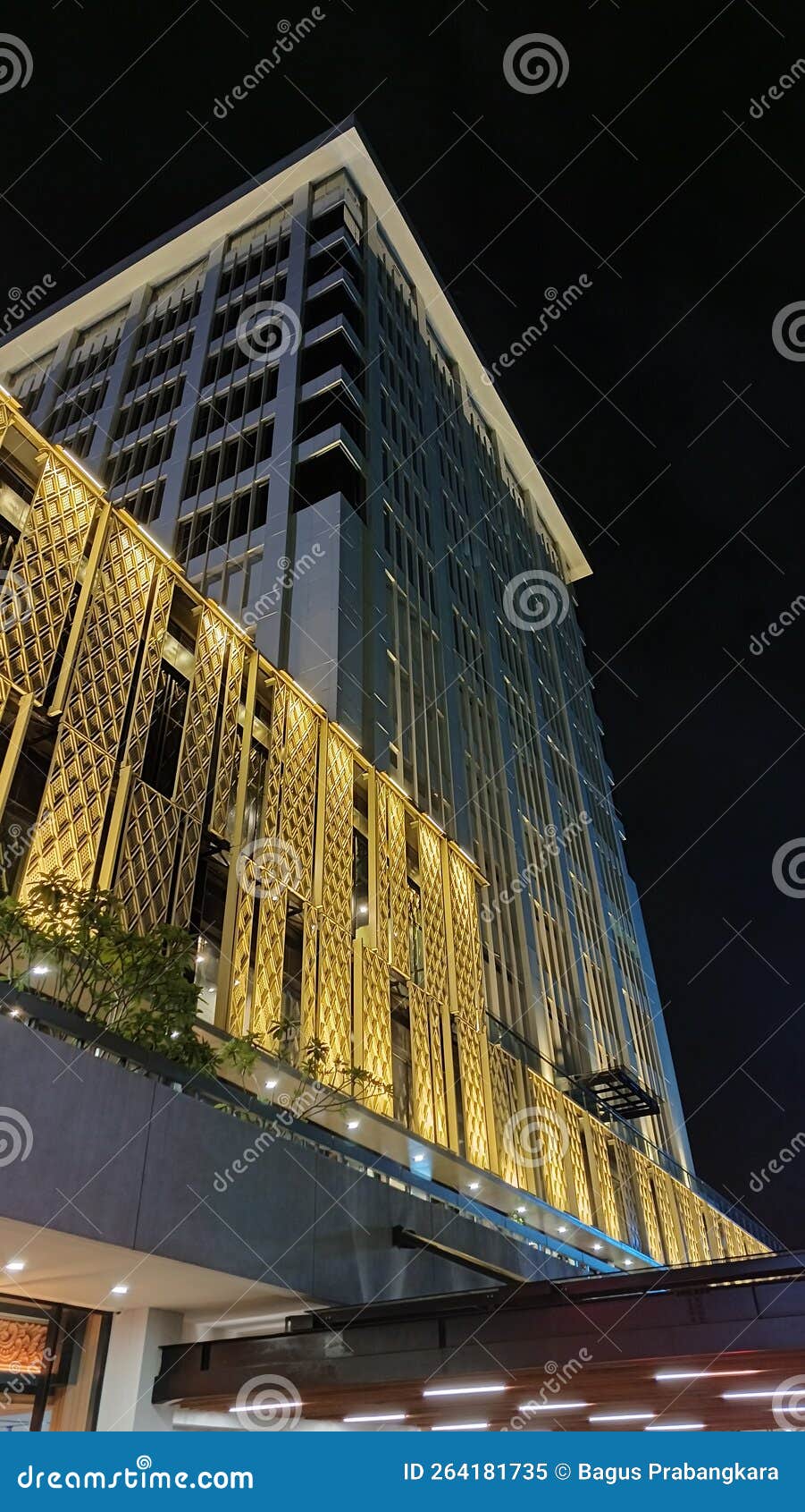 Sarinah Building in Jakarta Stock Image - Image of nightshoot, building ...