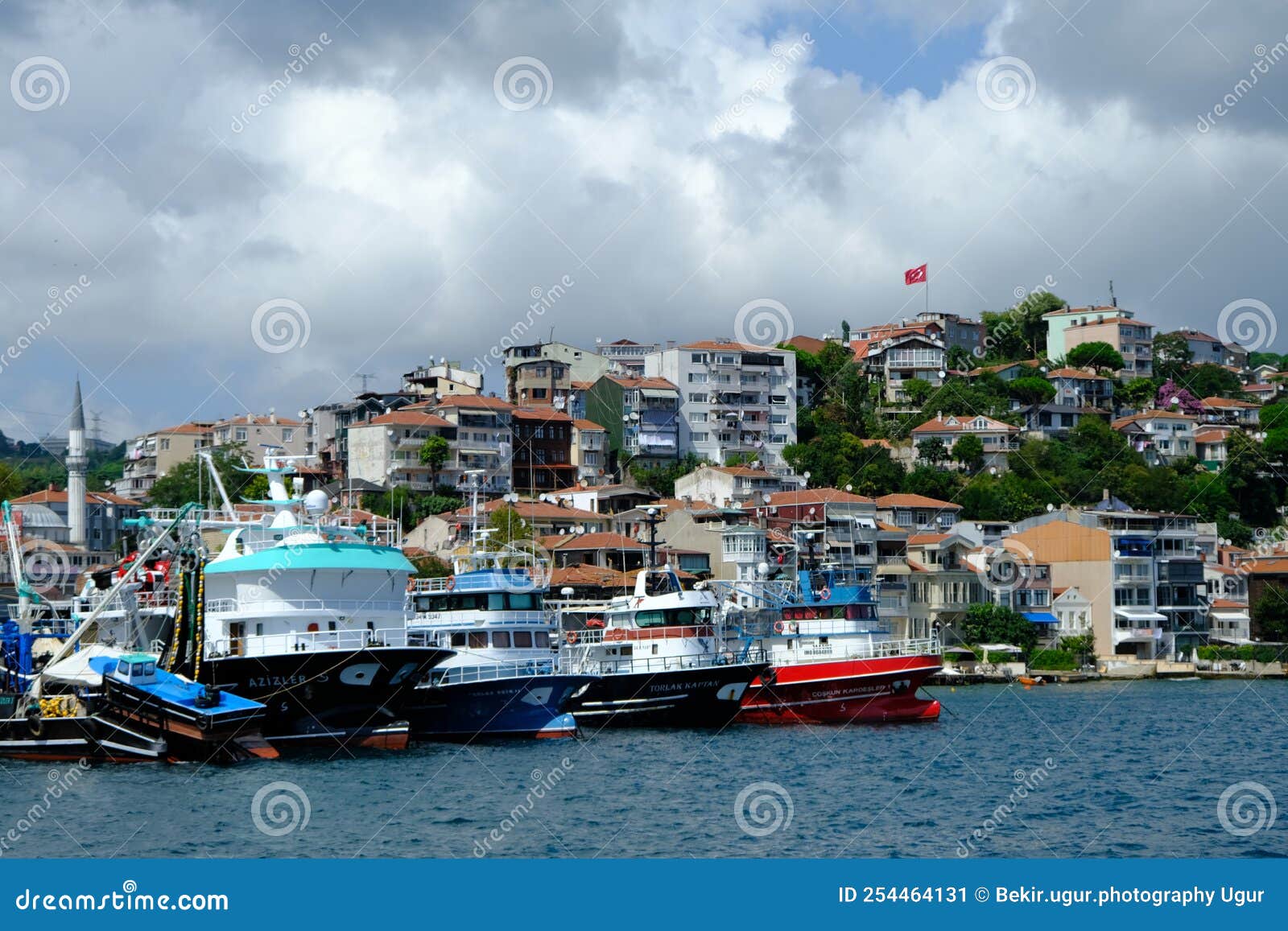 Sariyer istanbul foto editorial. Imagen de estambul - 254464131