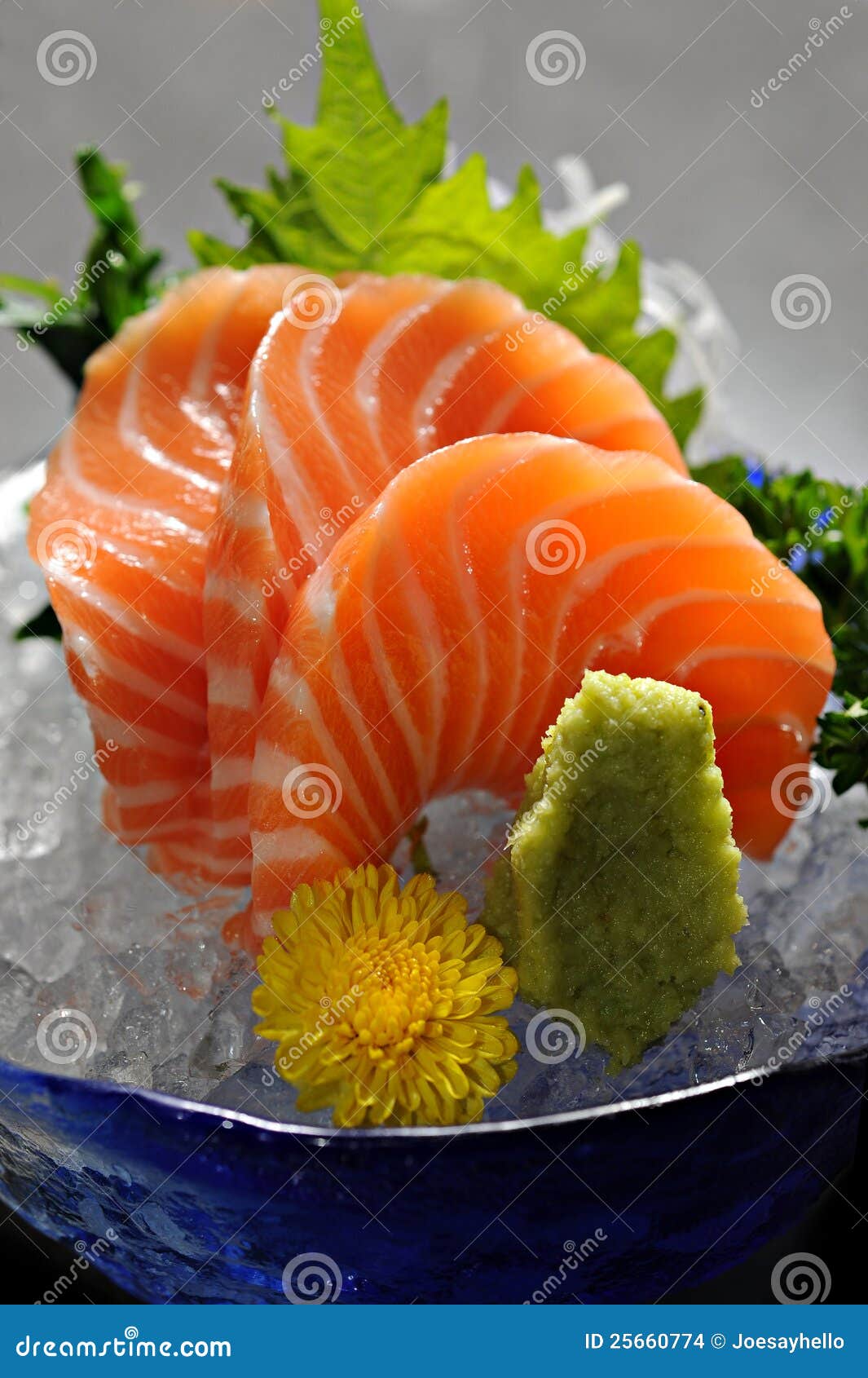 Sashimi de color salmón foto de archivo. Imagen de mercado - 25660774