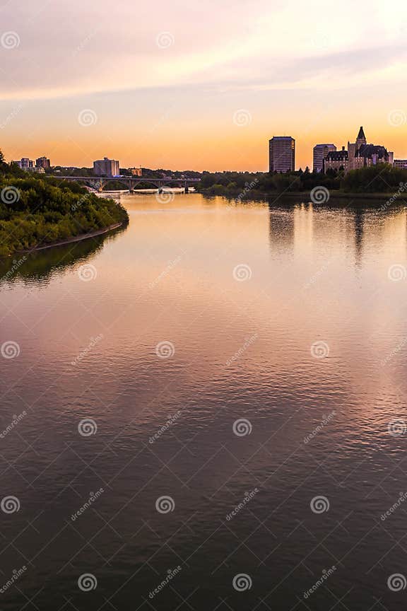 Saskatoon Skyline stock image. Image of dusk, skyscraper - 33863655