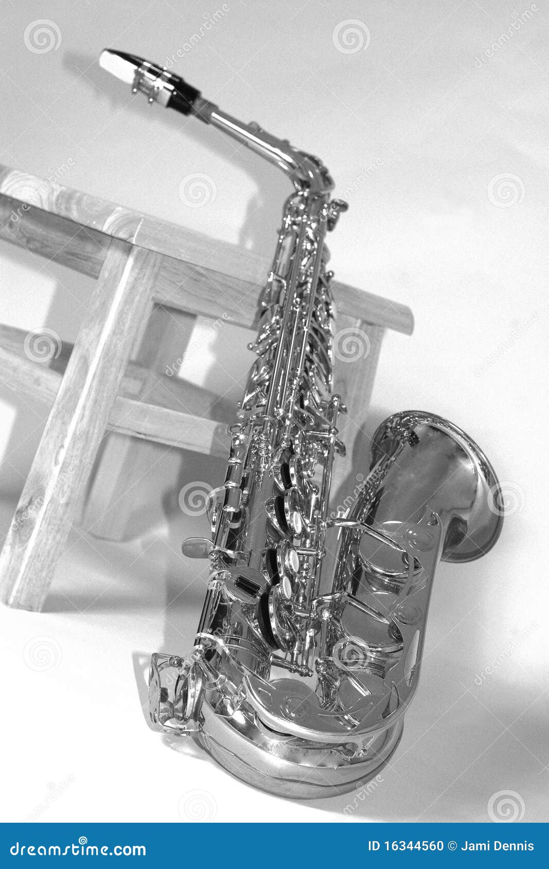 Sassofono fotografia stock. Immagine di bianco, orchestra - 16344560