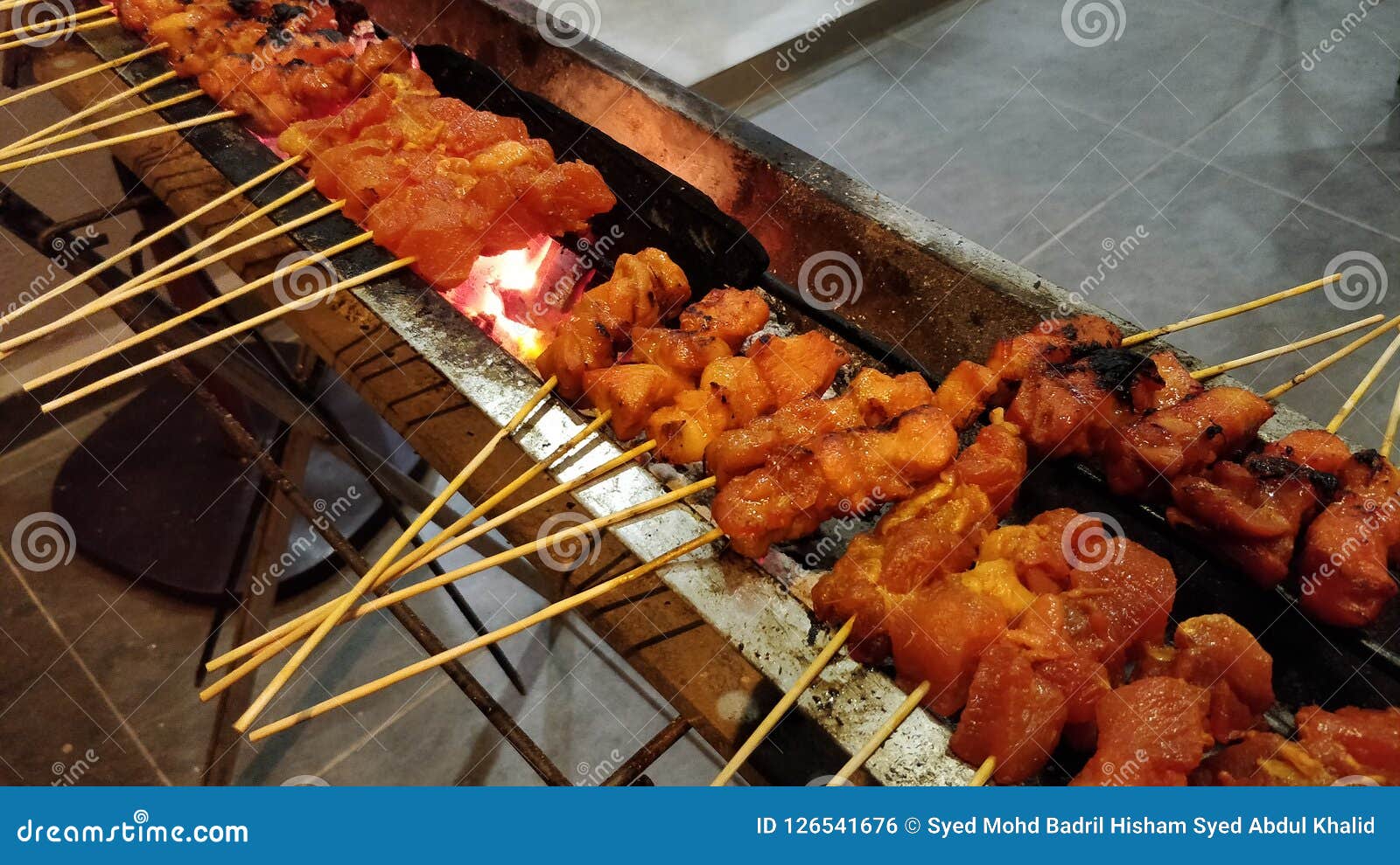 Satay ou sacia foto de stock. Imagem de carne, molho - 126541676