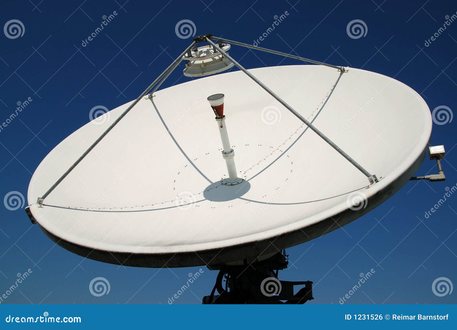 Satelliet schotel stock foto. Image of satelliet, frequentie - 1231526