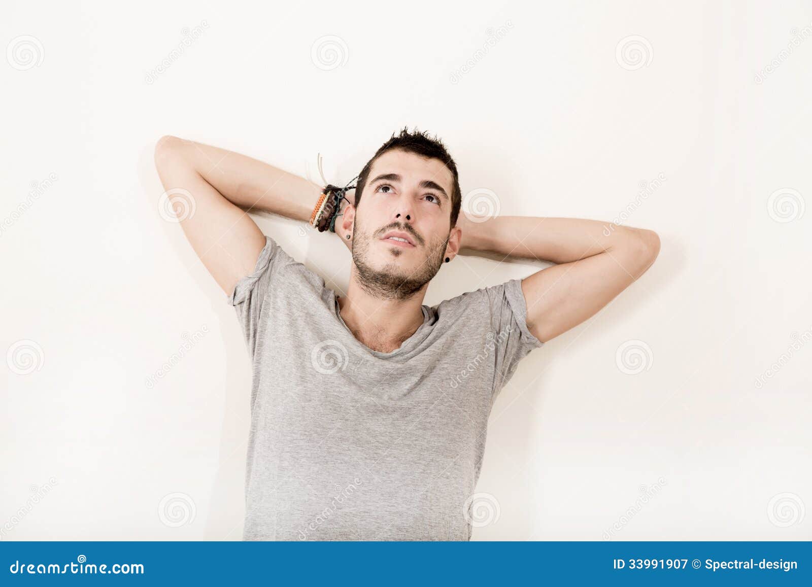 Satisfecho imagen de archivo. Imagen de mirada, relaje - 33991907