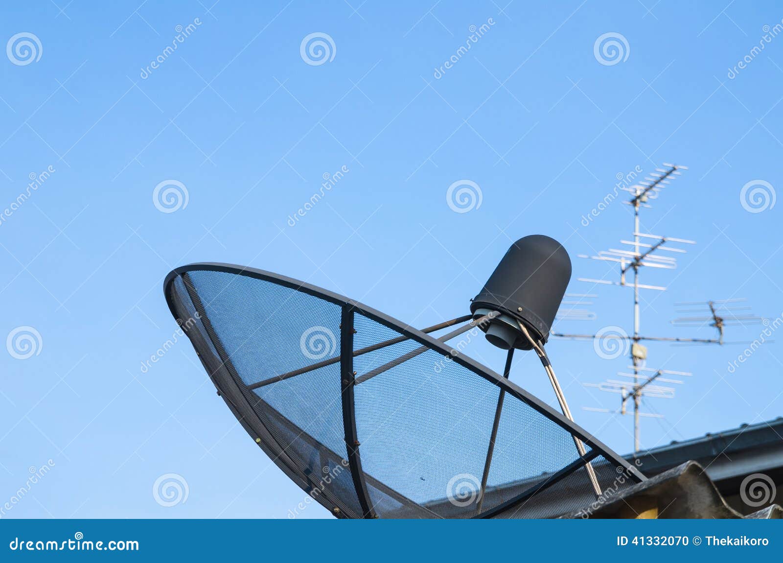 Sattelite Disk And Yaki Antenna Stock Image | CartoonDealer.com #113728591