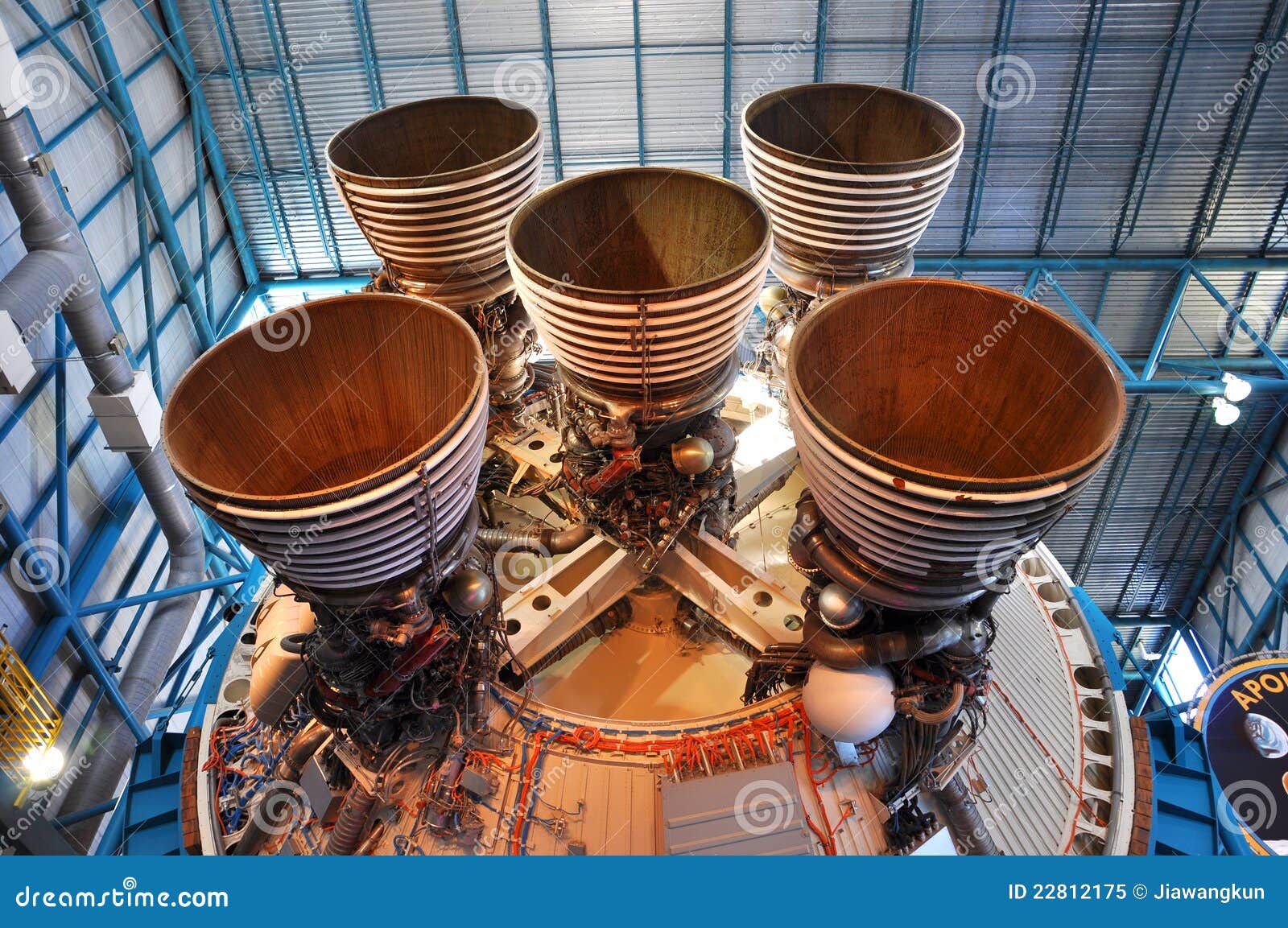 Saturnus V De Motoren Van De Raket Redactionele Afbeelding - Image of ...