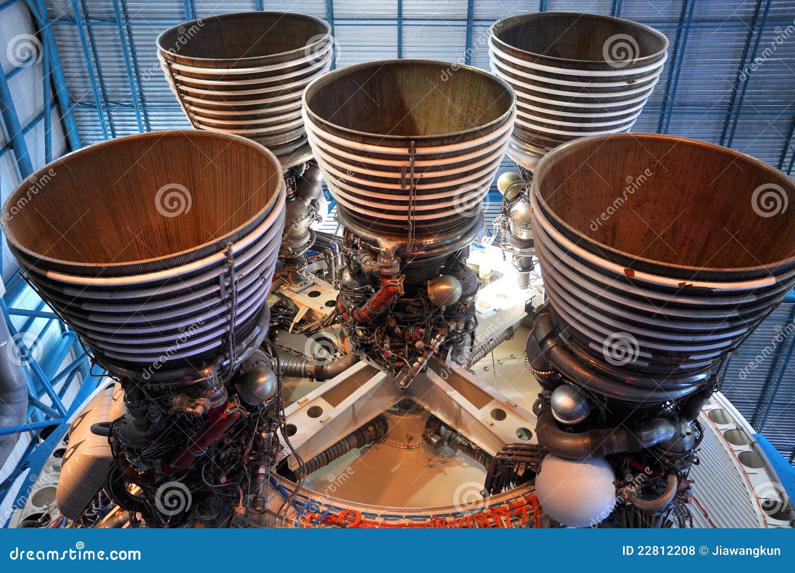 Saturnus V De Motoren Van De Raket Redactionele Stock Foto - Image of ...