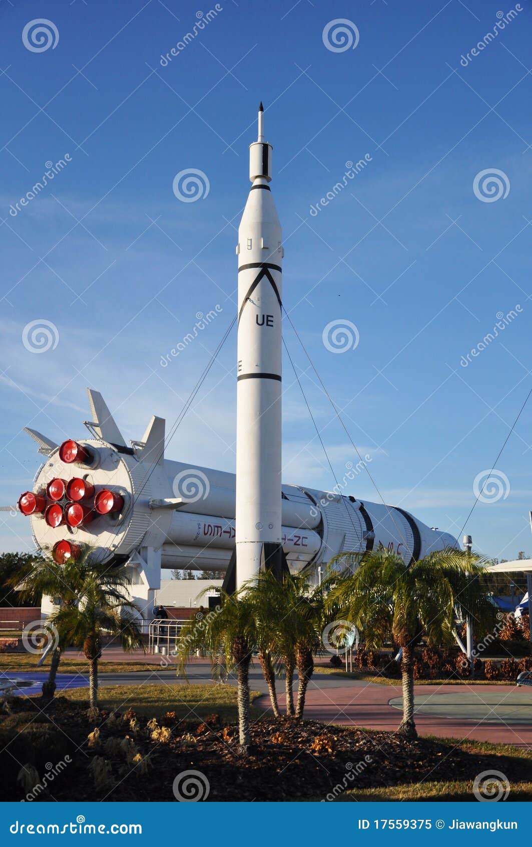 Saturnus V Raketmodel in RuimteCentrum Kennedy Redactionele Afbeelding ...