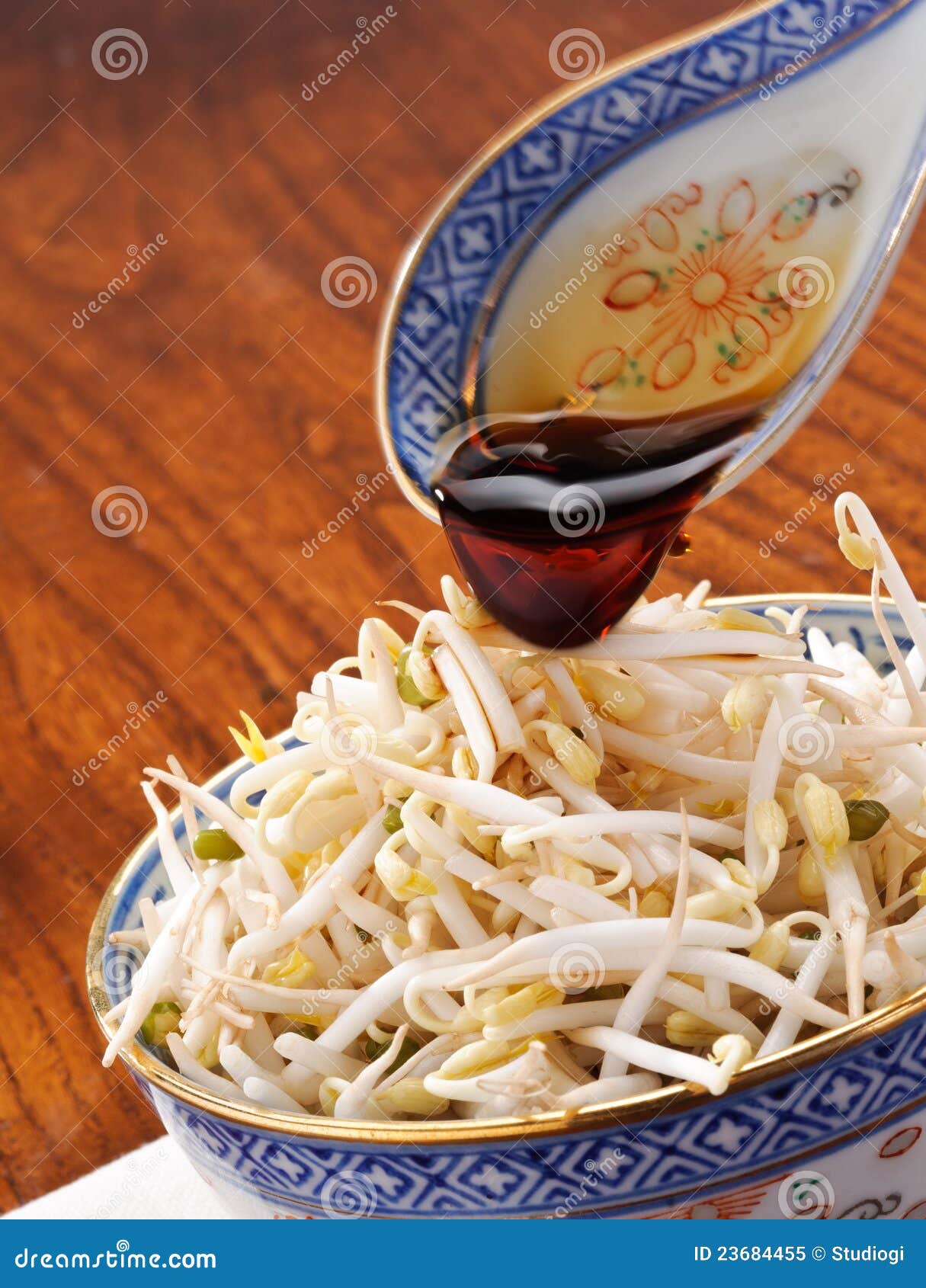 Sauce De Soja Sur La Pousse De Soja Image stock - Image of nature ...