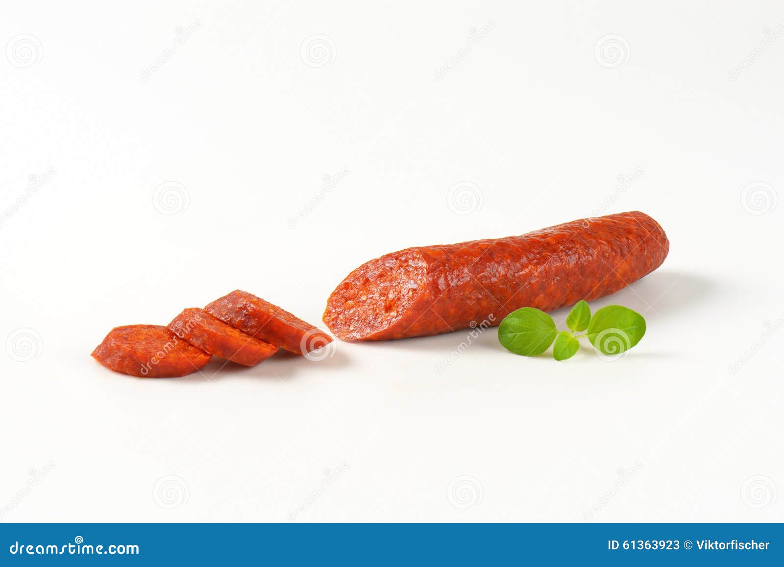 Saucisse de pepperoni image stock. Image du delicatessen - 61363923