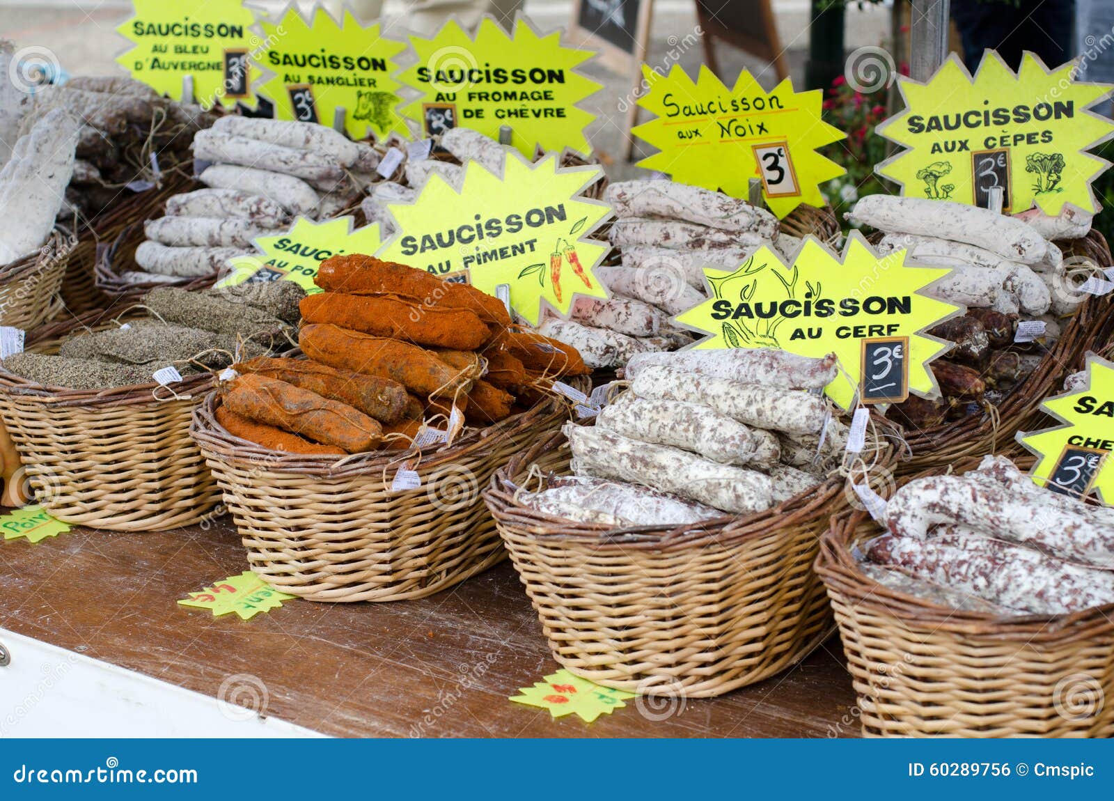 Saucisson foto de archivo. Imagen de mercado, secado - 60289756