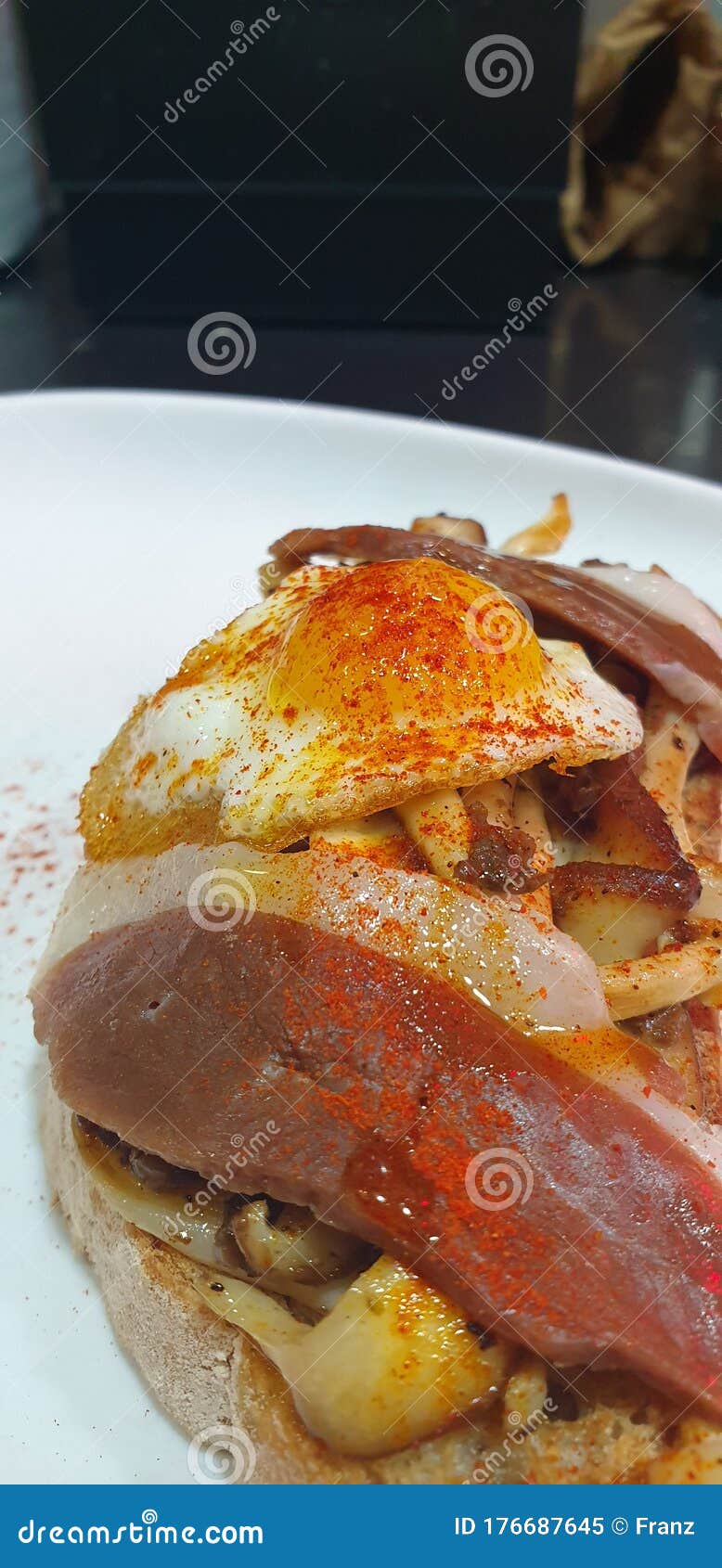 Sauteed mushrooms and duck stock image. Image of duck - 176687645