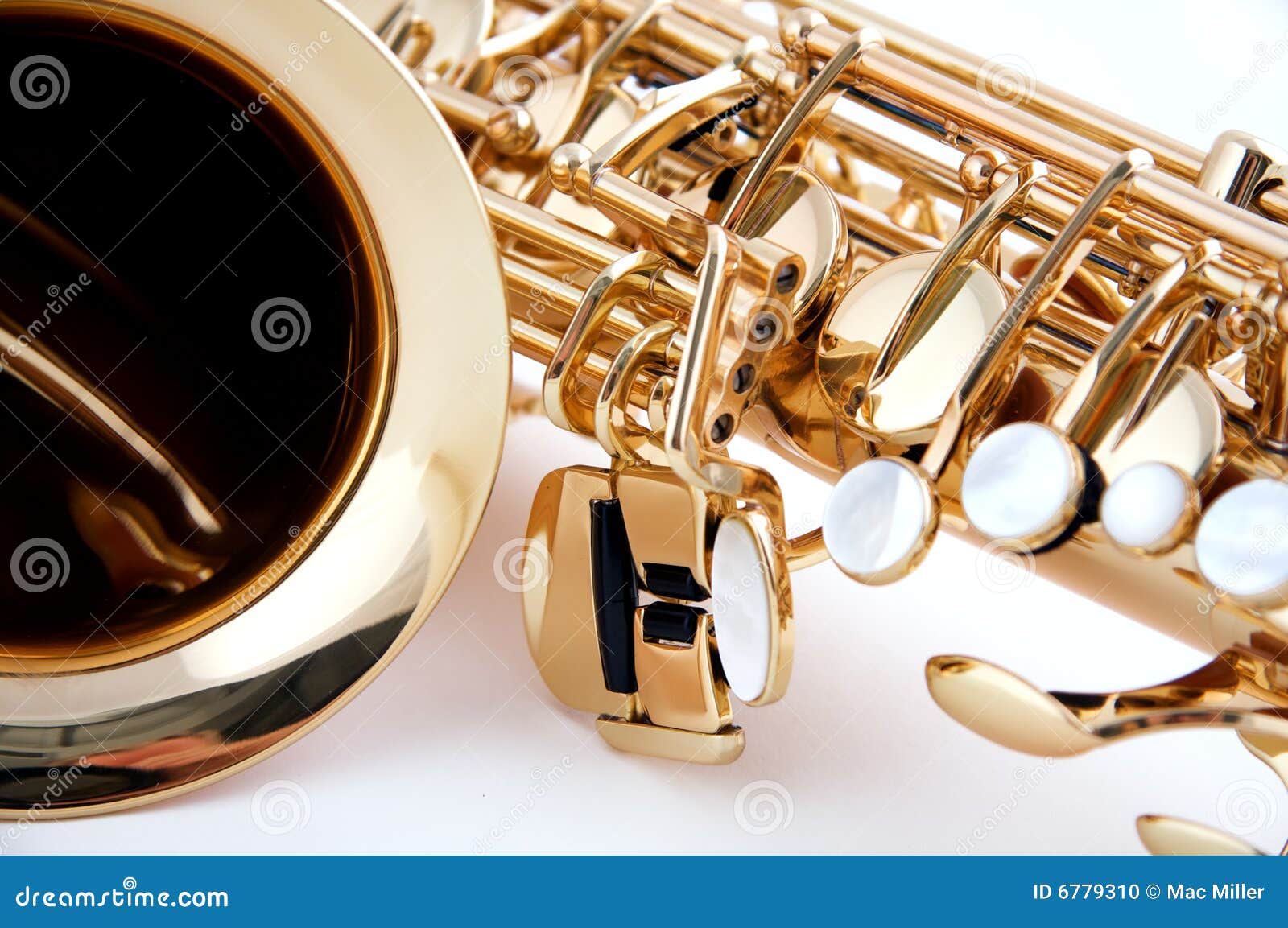 Saxofone De Bronze Do Ouro Isolado No Branco Foto de Stock - Imagem de ...