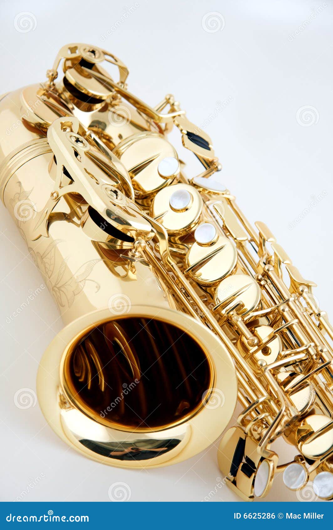 Saxofone Isolado Em Bk Branco Foto de Stock - Imagem de orquestra ...