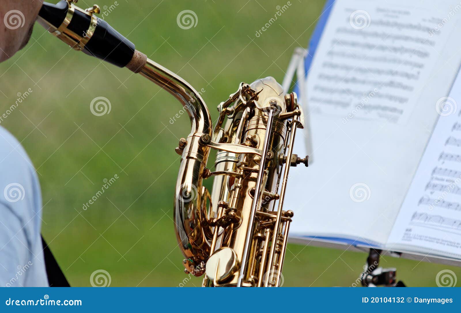 Saxophone photo stock. Image du remarque, musical, saxophone - 20104132