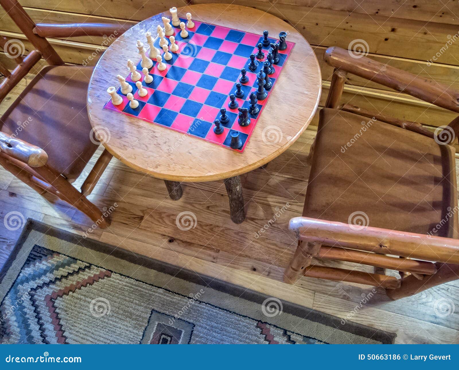 Scacchiera alla casetta fotografia stock. Immagine di scacchi - 50663186