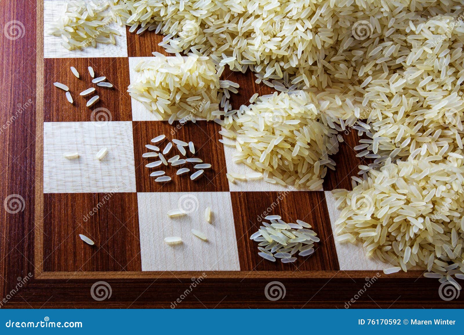 Scacchiera Con I Mucchi Crescenti Expotential Dei Grani Del Riso ...