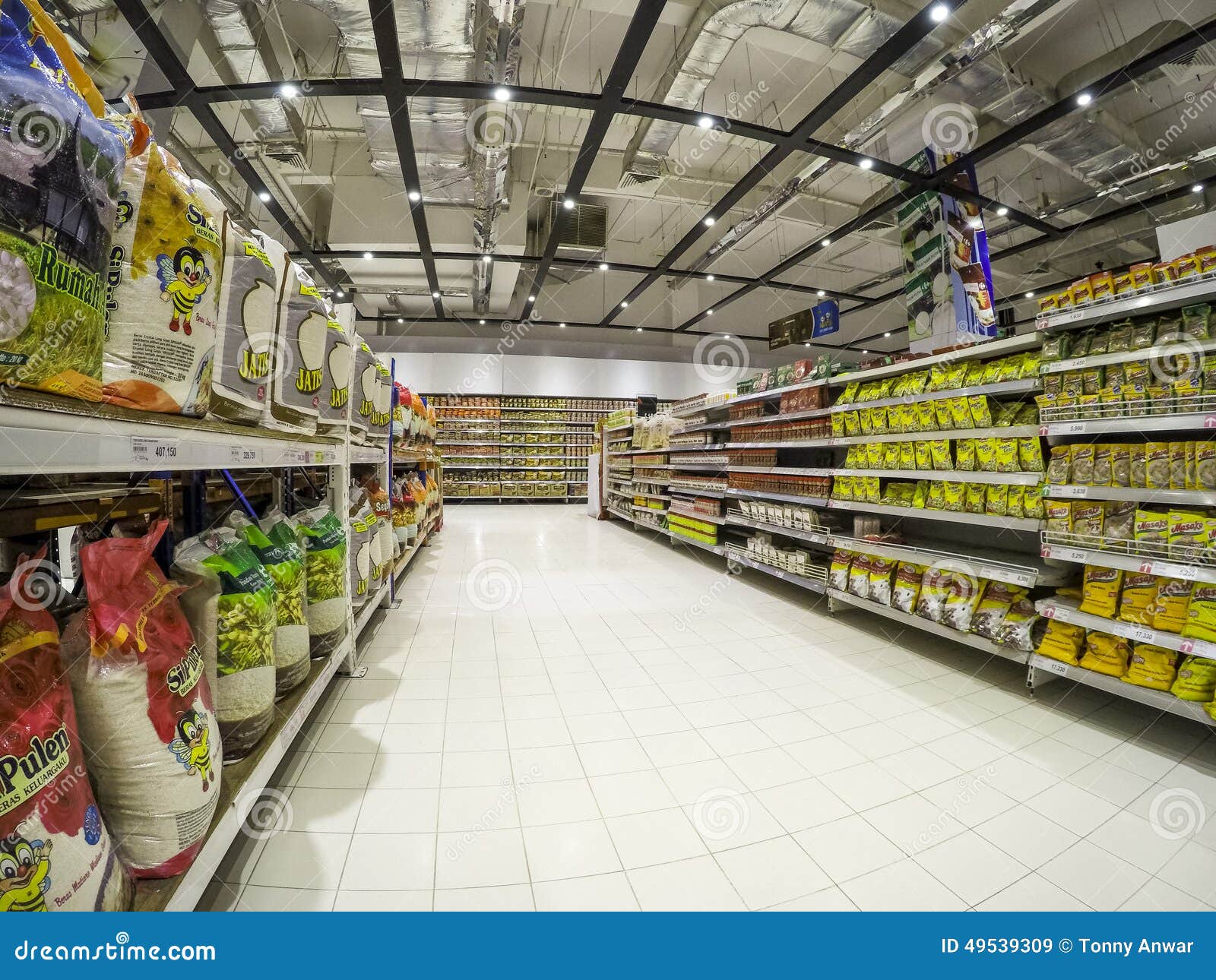 Scaffali del supermercato immagine stock editoriale. Immagine di riso ...