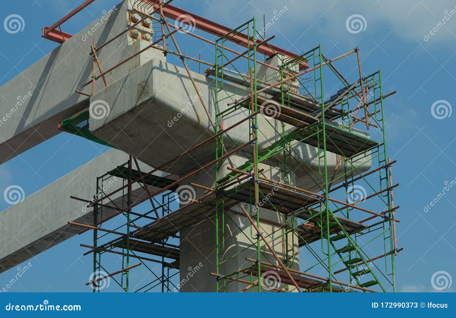 Scaffold and Reinforced Concrete Structure Stock Image - Image of ...