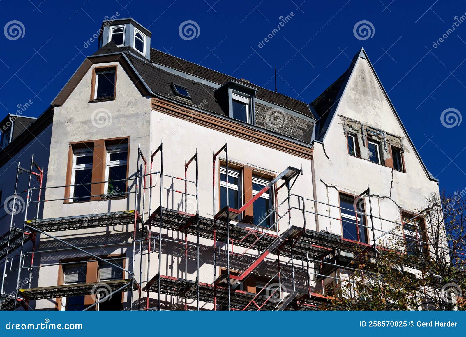 Scaffolded Old Damaged Building Stock Image - Image of aged, built ...