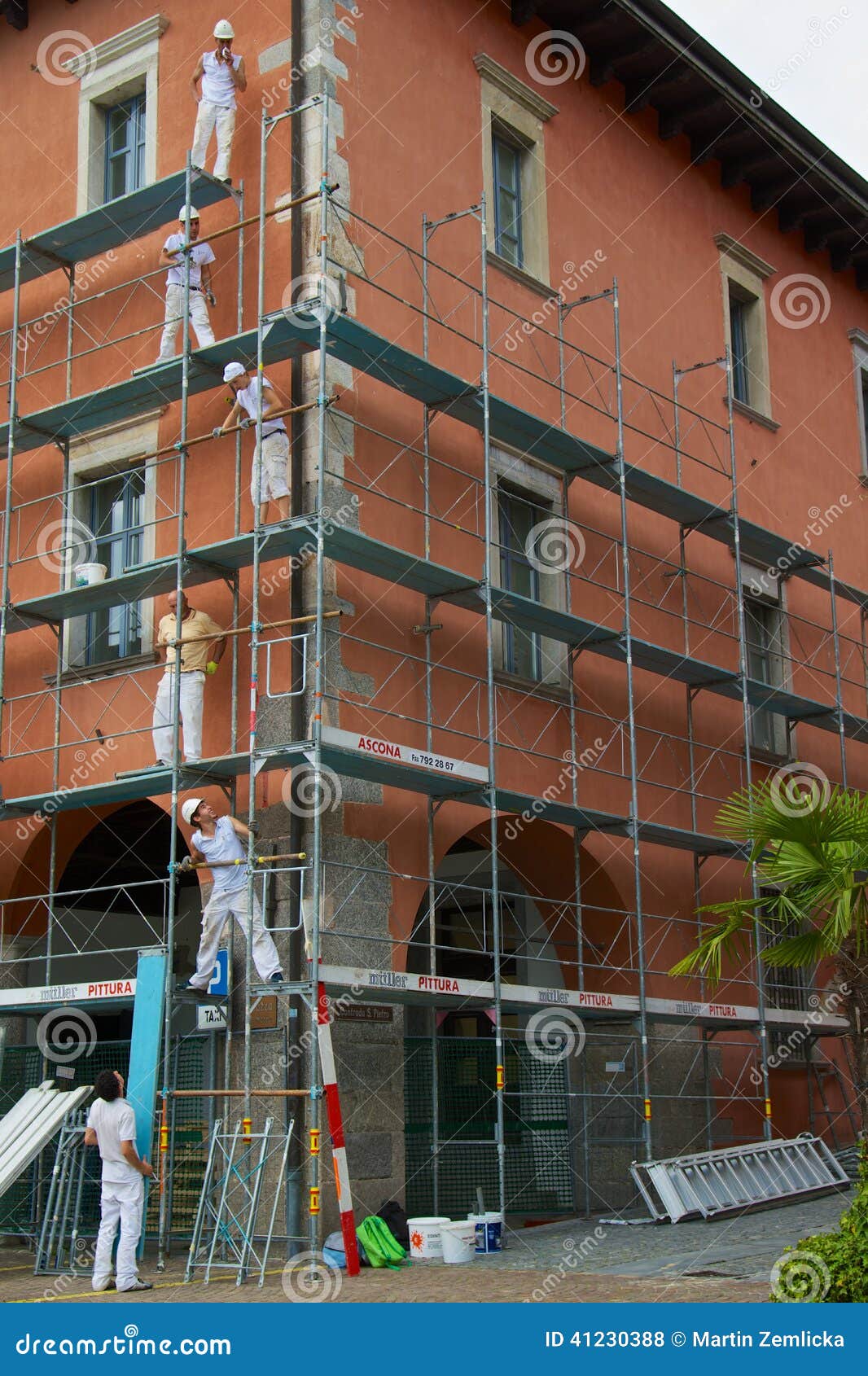 Scaffolding assembly editorial stock photo. Image of scaffolding - 41230388