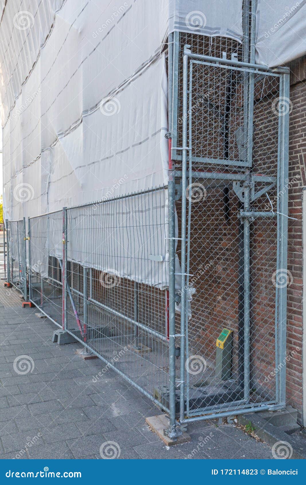 1,320 Scaffolding Fence Photos - Free & Royalty-Free Stock Photos from ...