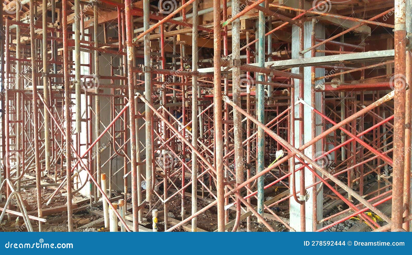 Scaffolding Frame Structure Stock Photo - Image of scaffolding ...