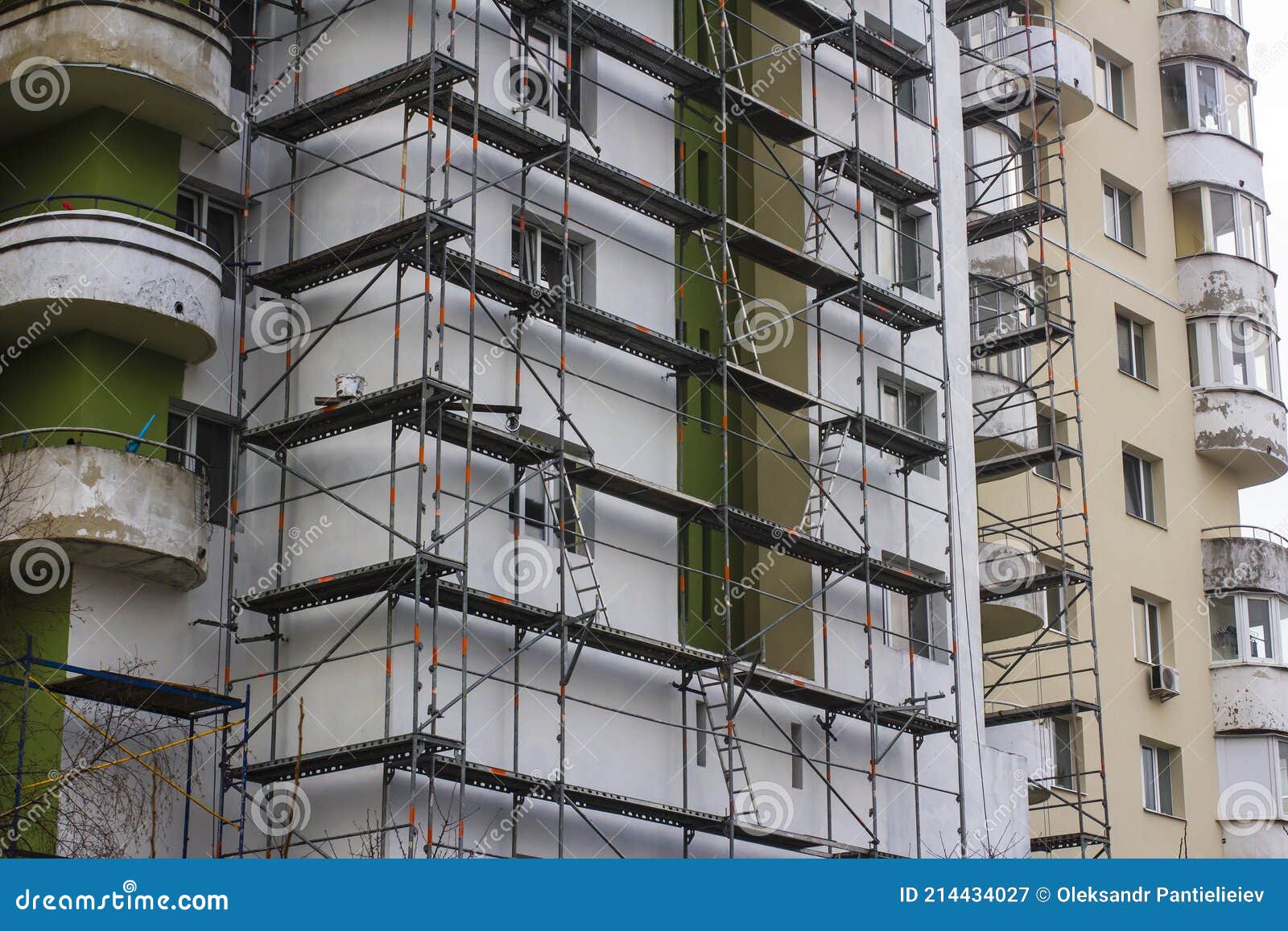 Scaffolding on a High-rise Building Stock Image - Image of high, estate ...
