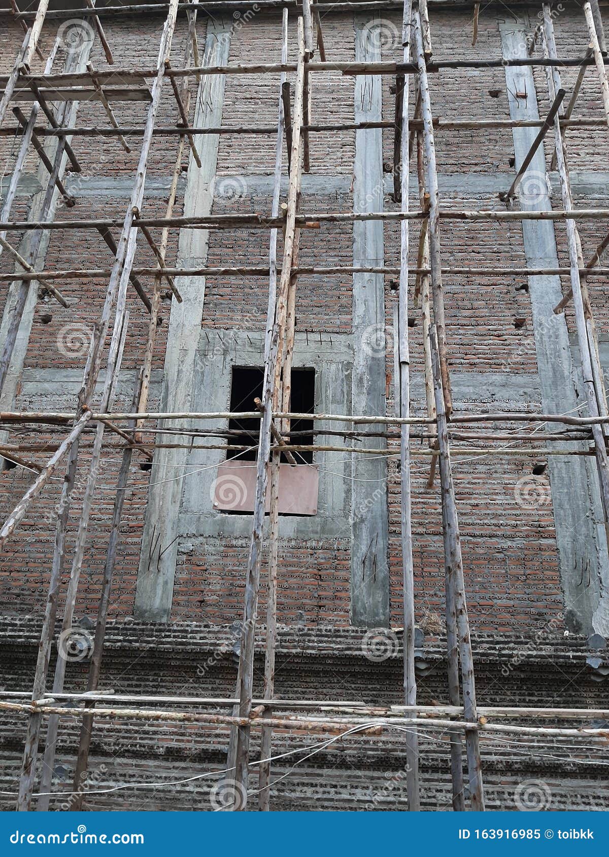 Scaffolding on Brick Brick Wall Under Construction Stock Image - Image ...