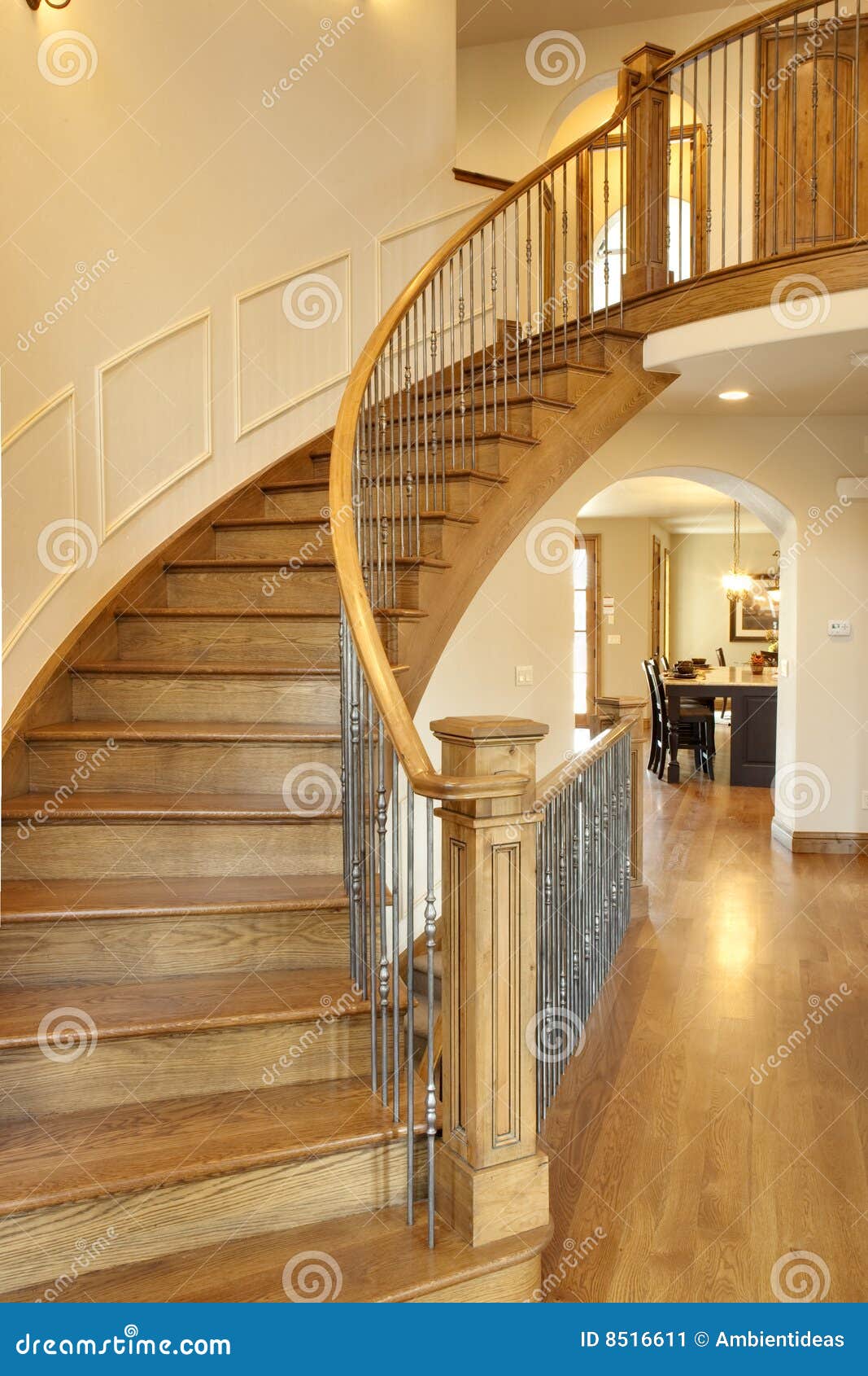 Scala curva della quercia immagine stock. Immagine di balcone - 8516611