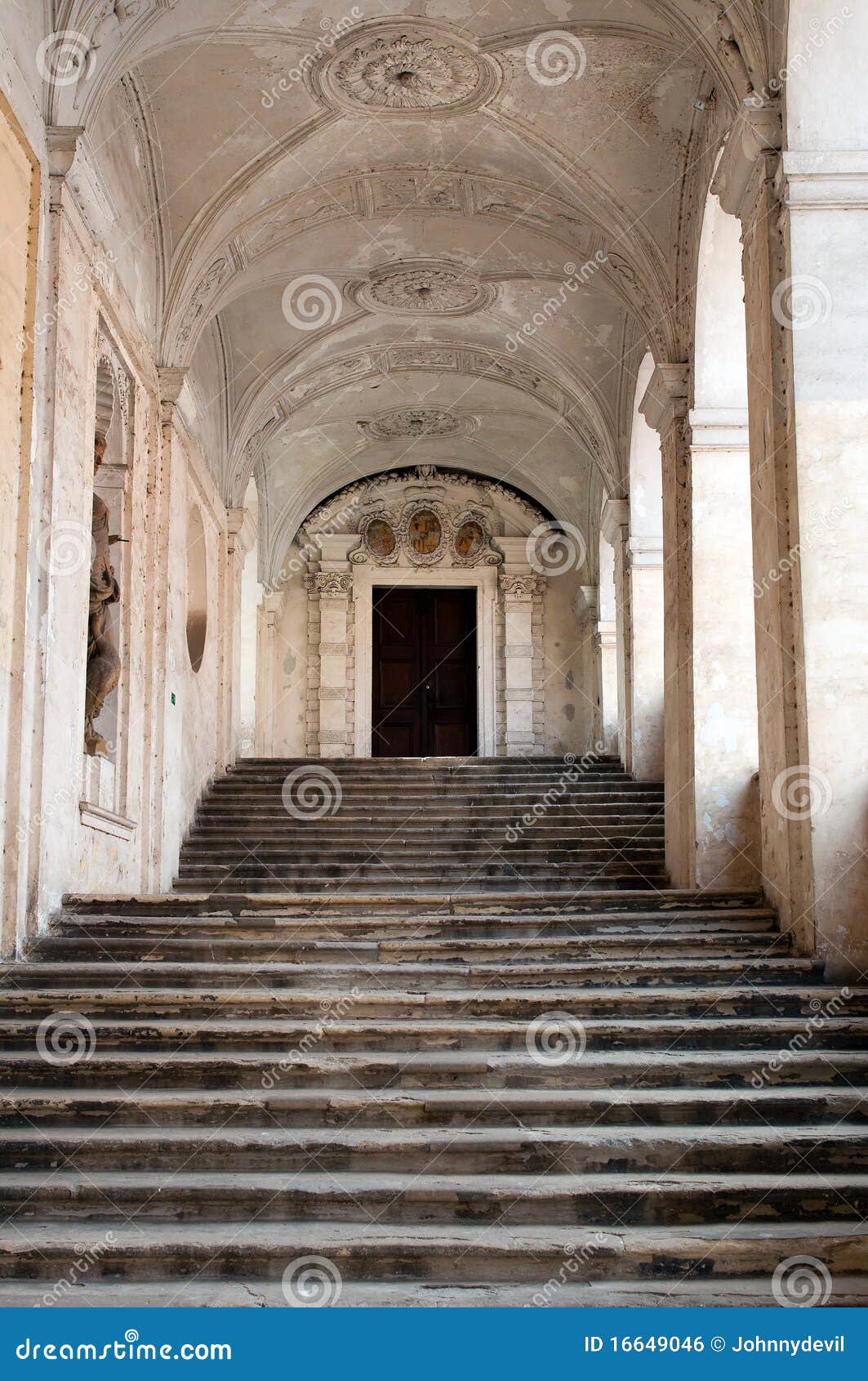 Scala del castello fotografia stock. Immagine di architettura - 16649046