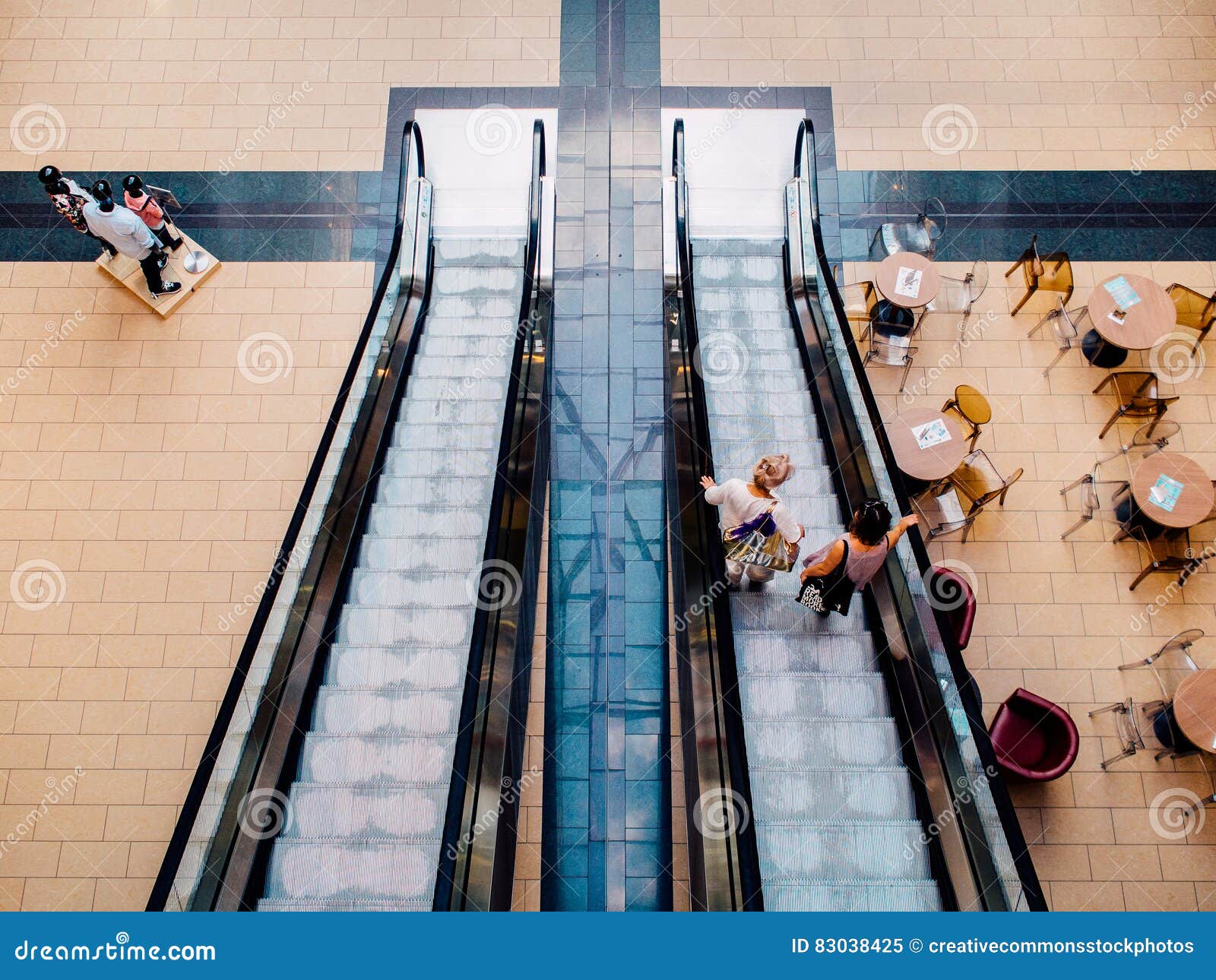 Scala Mobile Nel Centro Commerciale Immagine. Immagine: 83038425