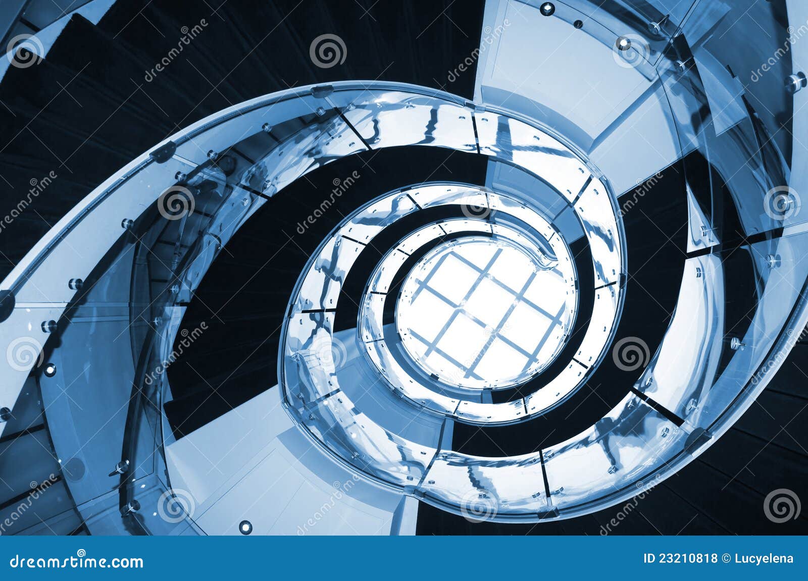 Scala a spirale blu fotografia stock. Immagine di scale - 23210818