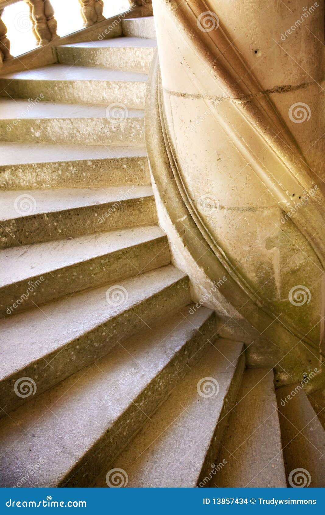 Scala a Spirale Da Un Castello in Francia Fotografia Stock - Immagine ...