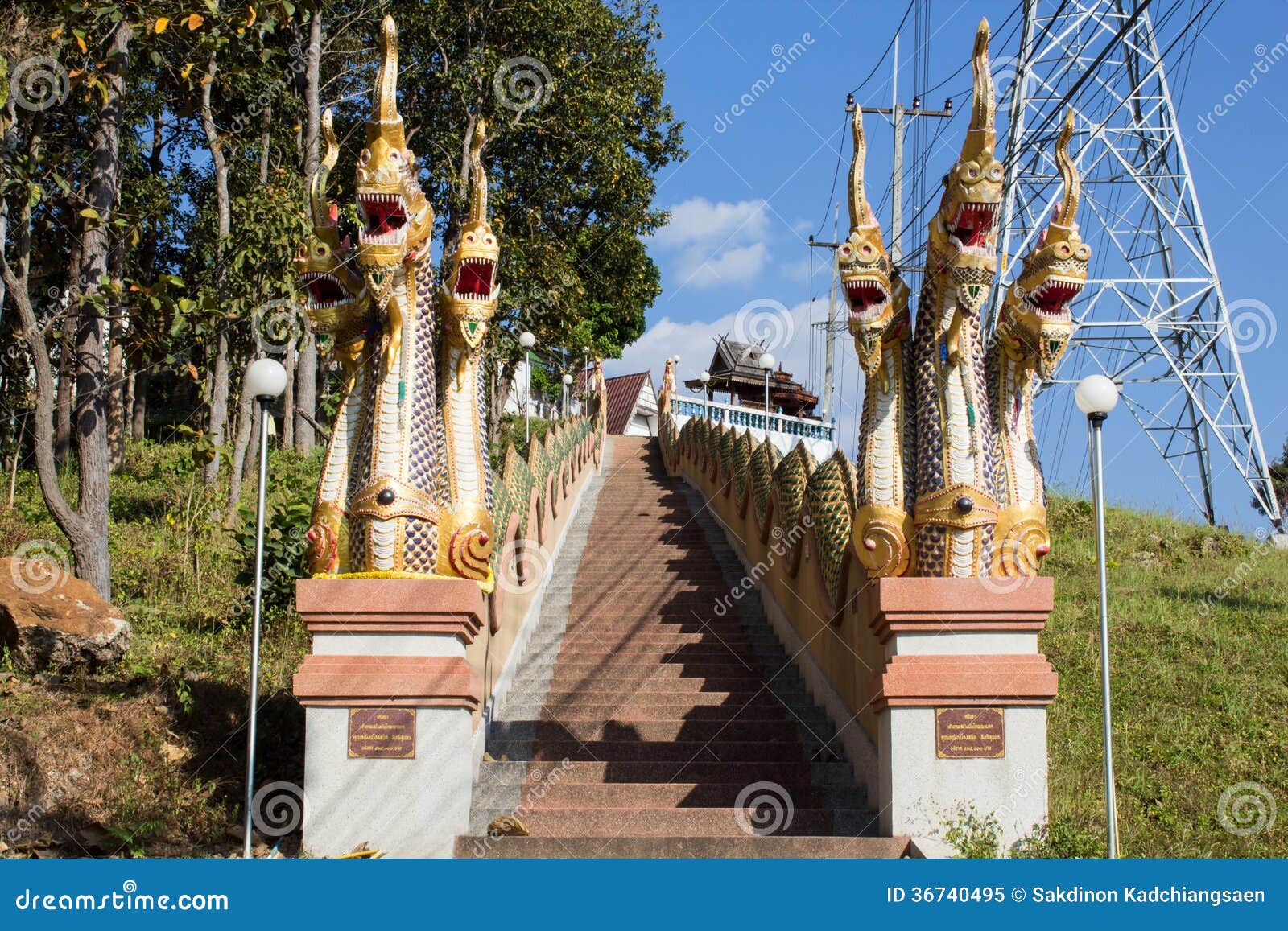 Scale lunghe al tempio immagine stock. Immagine di colore - 36740495