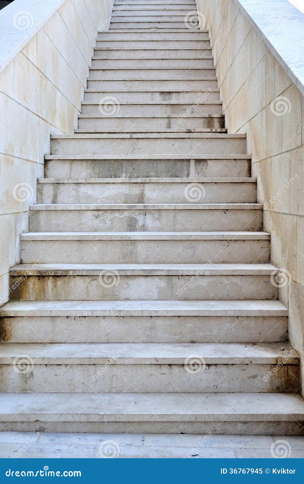 Scale Lunghe Con Molti Punti Immagine Stock - Immagine di estratto ...