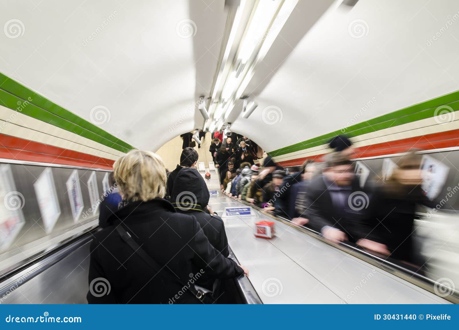 Scale Mobili Della Metropolitana Immagine Editoriale - Immagine di ...