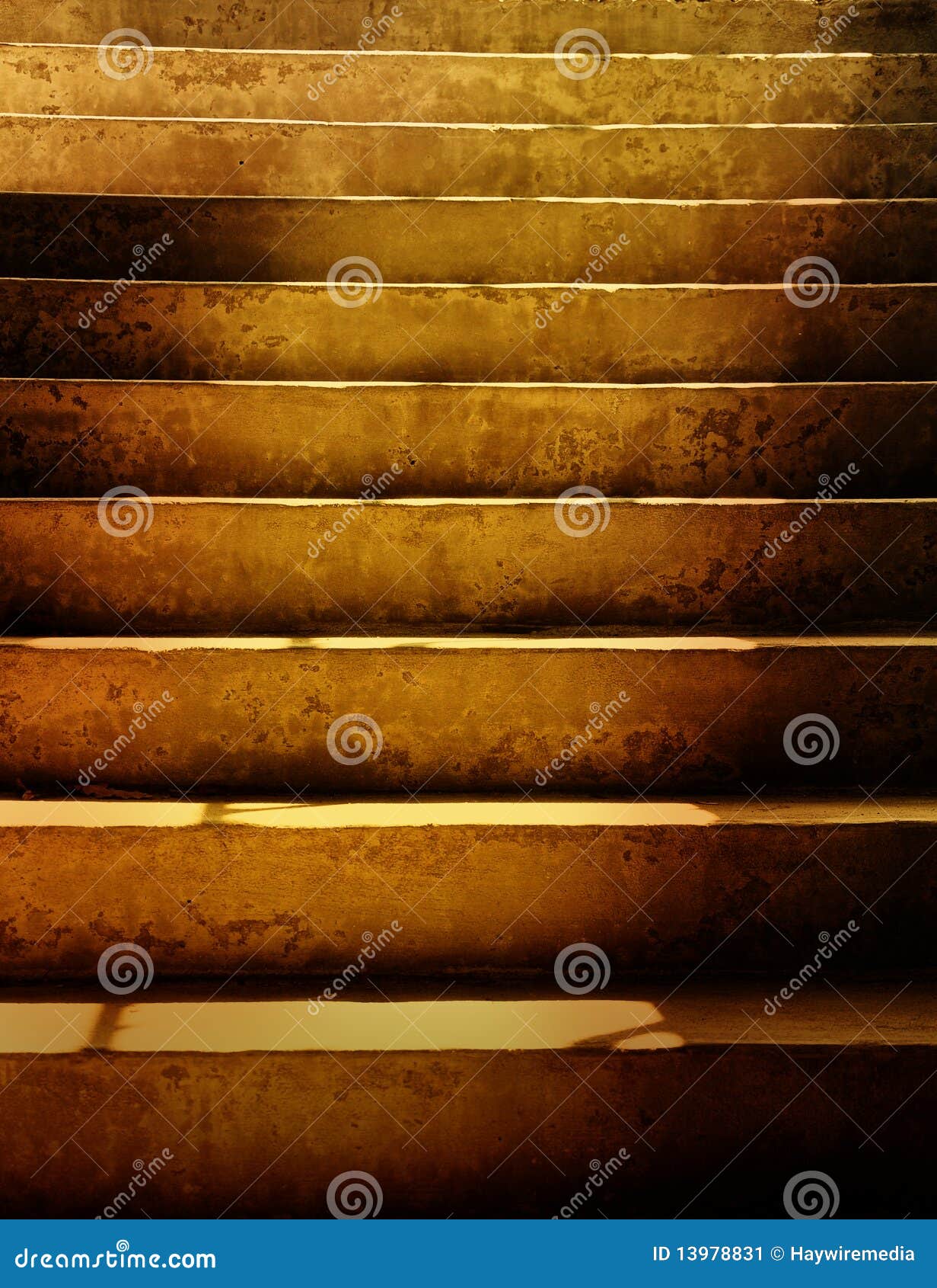 Scale Sporche Scure Di Grunge Immagine Stock - Immagine di ascensione ...