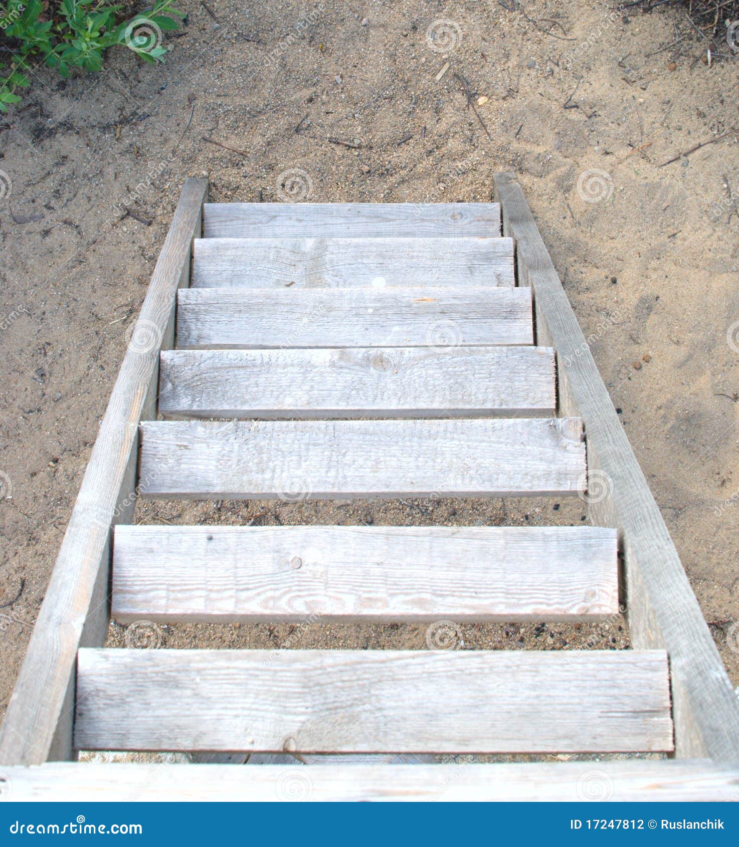 Scaletta di legno fotografia stock. Immagine di città - 17247812