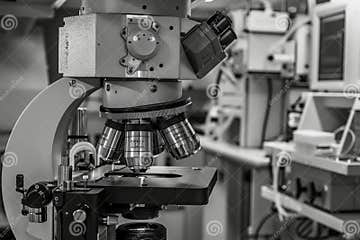 Scanning Electron Microscope in a Physical Lab, Computer Education ...