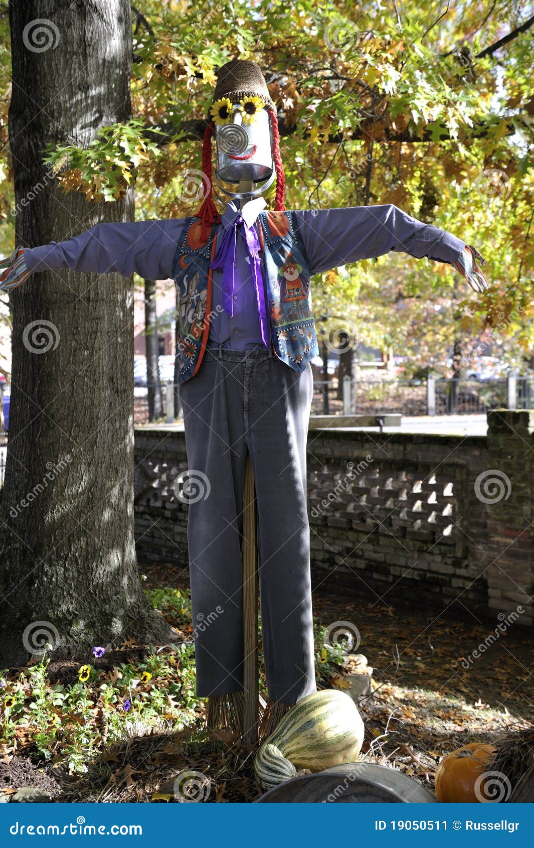 Scarecrow editorial photo. Image of guise, pose, costumes - 19050511