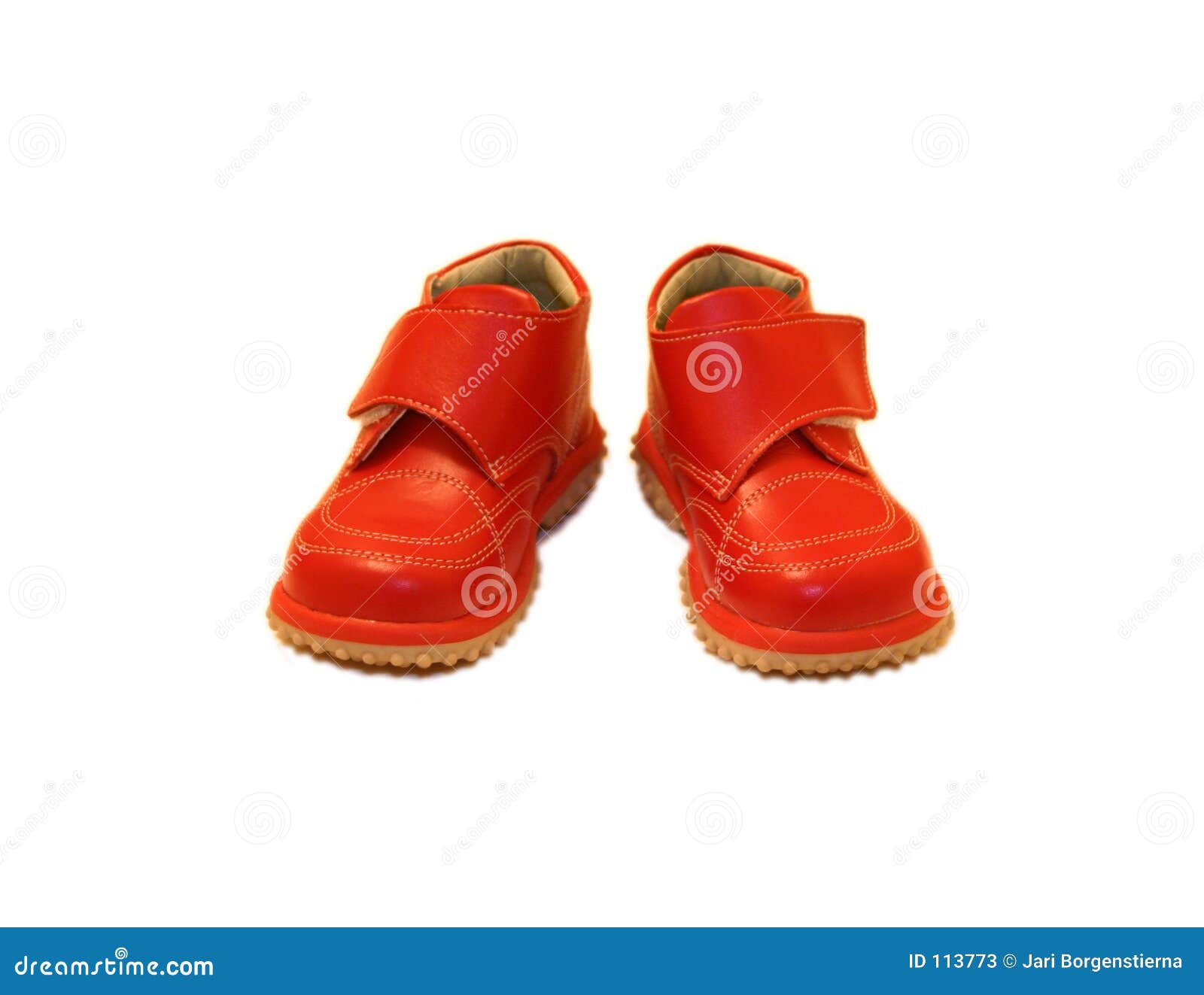Scarpe Di Bambino Rosse Immagine. Immagine: 113773