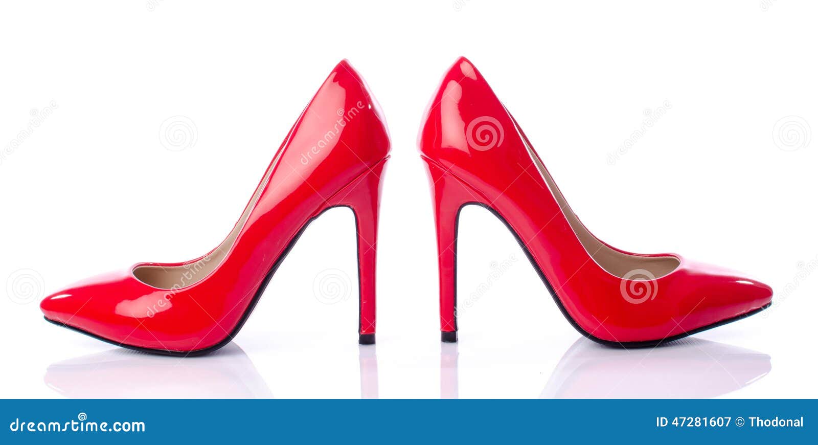 Scarpe Rosse Con I Tacchi Alti Immagine Stock - Immagine di tallone ...